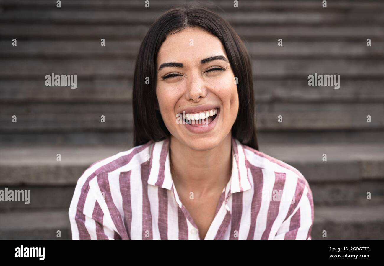 Smiling latin girl hi-res stock photography and images - Alamy