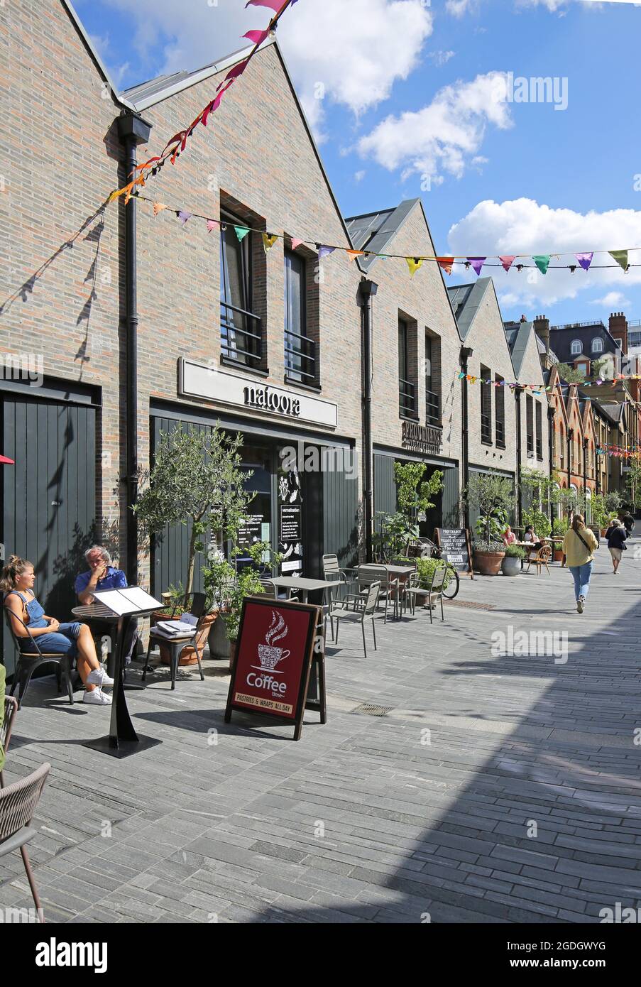Pavilion Road, Chelsea, London, UK. A pedestrianised street close to ...
