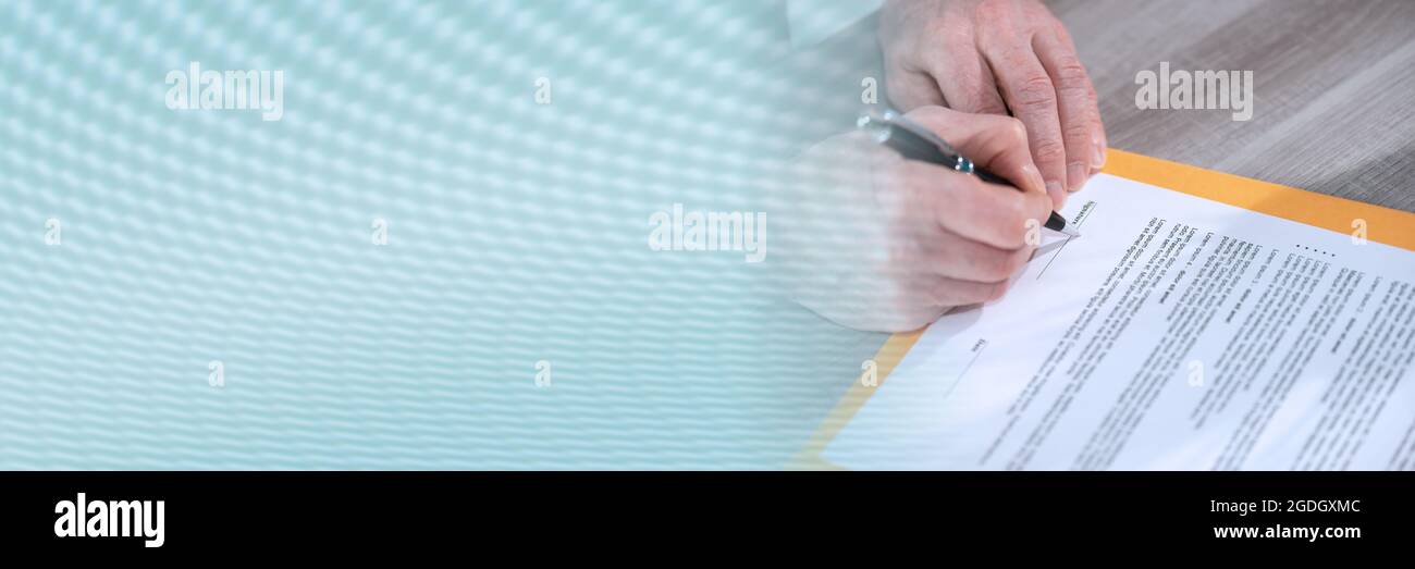 Hand of businessman signing a contract; panoramic banner Stock Photo ...