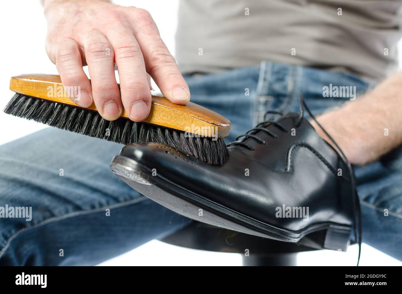 Black shoe shine worker hi-res stock photography and images - Alamy
