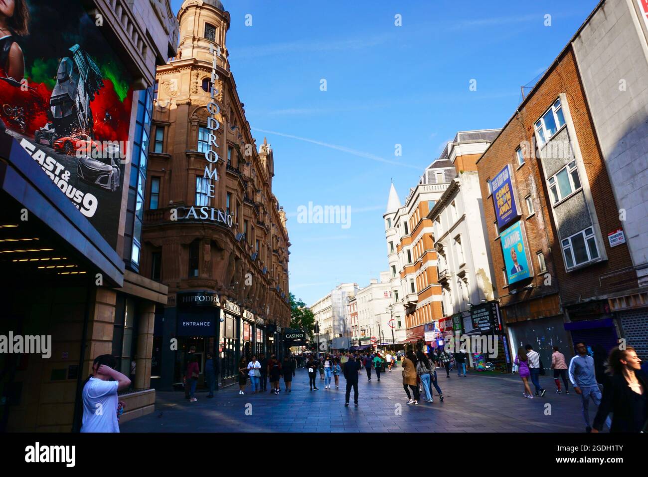 Tourist shops leicester square london hi-res stock photography and ...