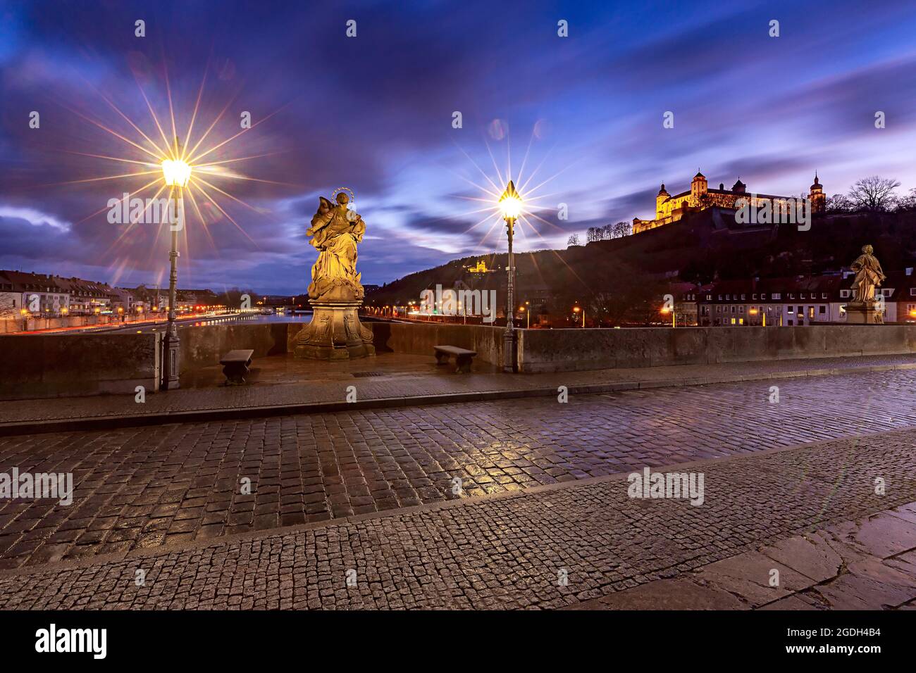 Old medieval stone bridge with sculptures in the night illumination ...