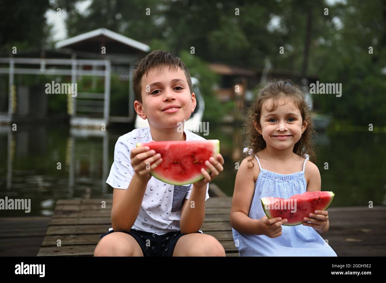 Kids playing on river bank hi-res stock photography and images - Alamy