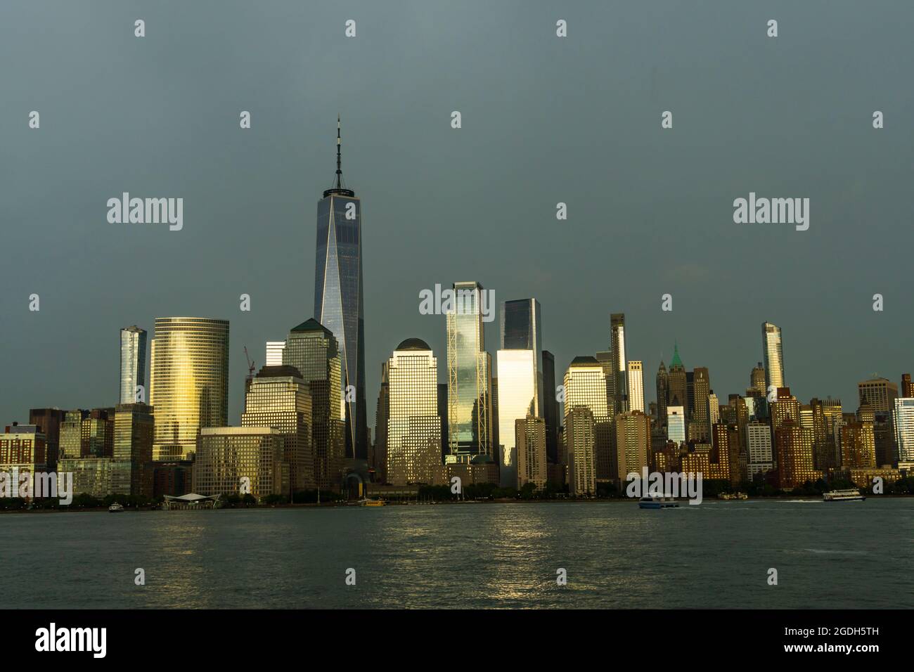 The sunlight illuminates the Lower Manhattan skyscraper NYC Stock Photo ...