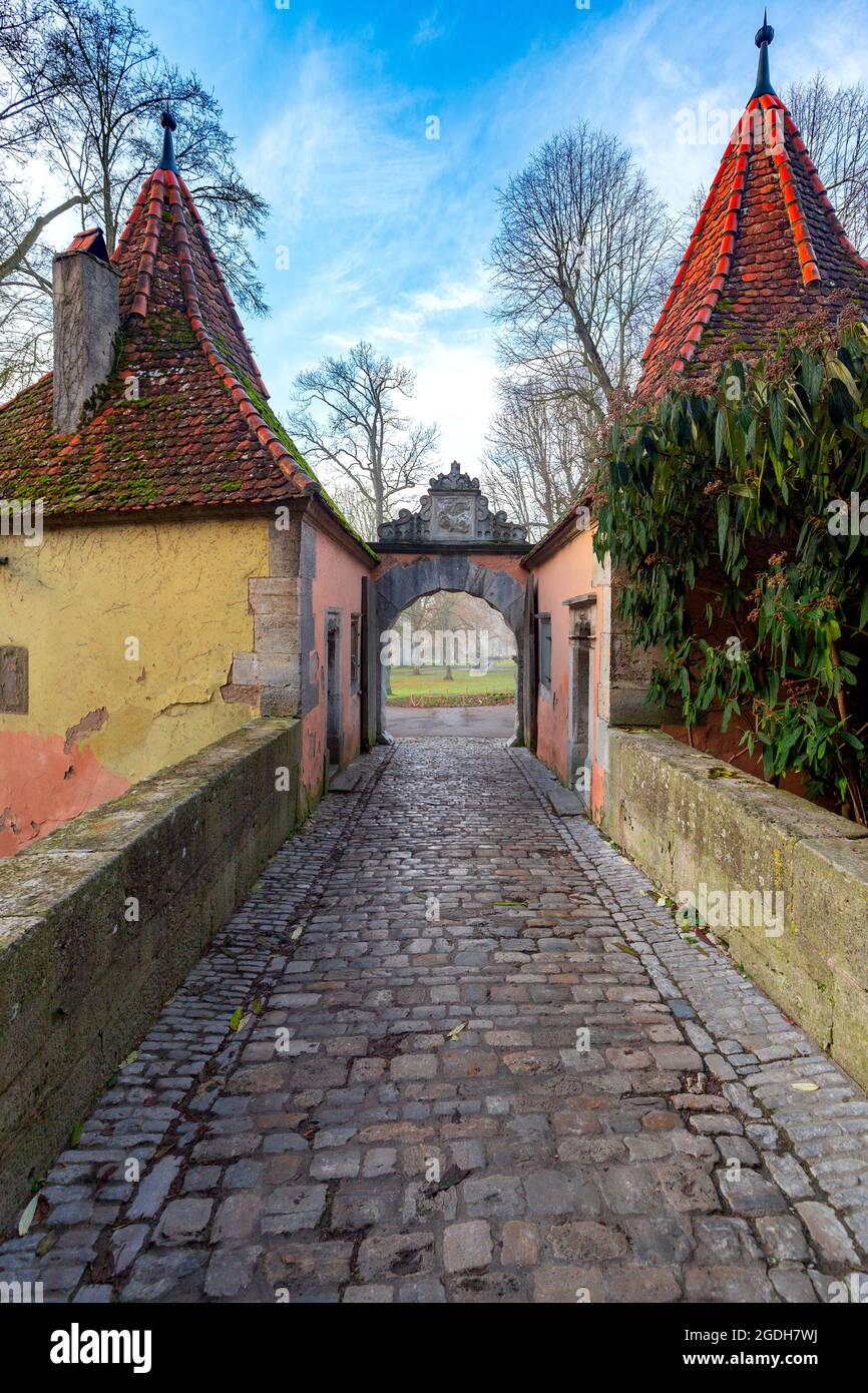 Medieval city gate hi-res stock photography and images - Alamy