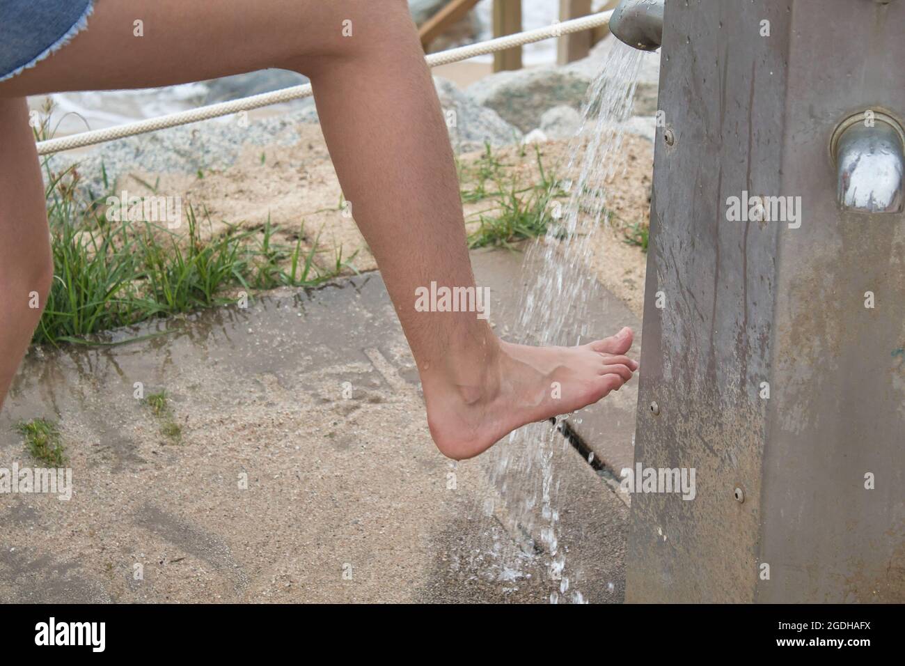 Close up sandy feet woman hi-res stock photography and images - Alamy