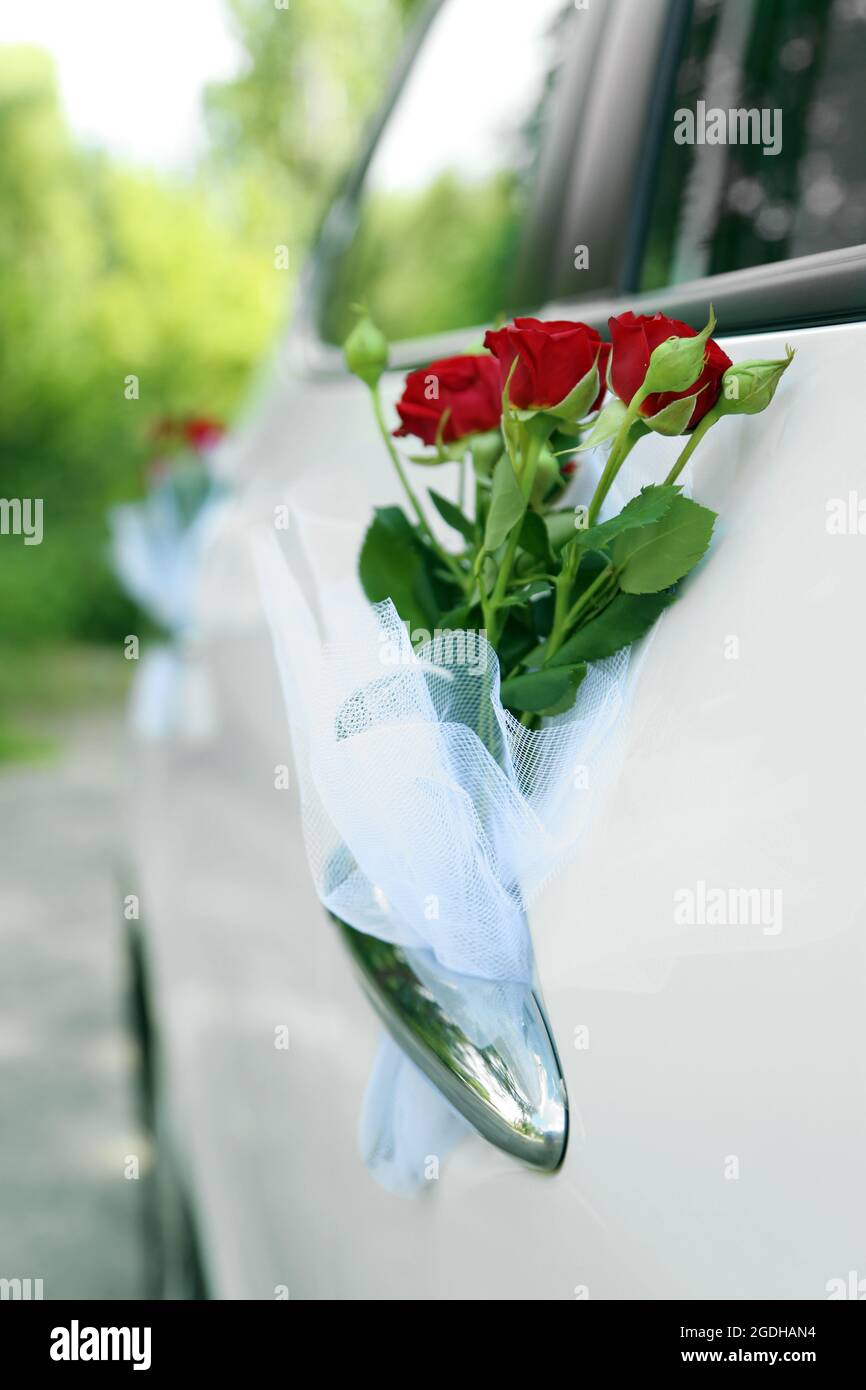 Wedding car decorated with flowers Stock Photo - Alamy