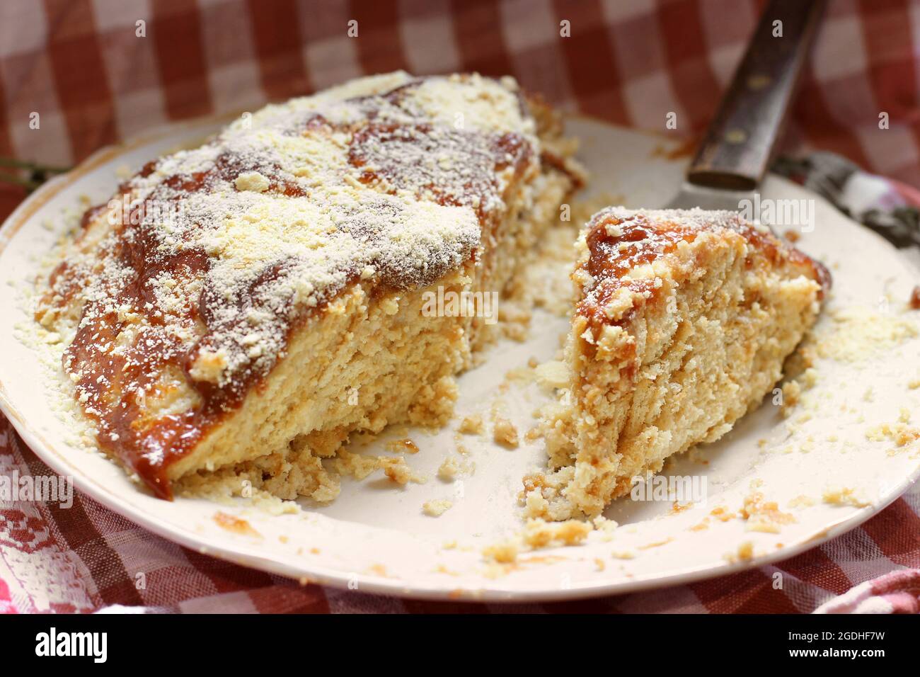 Making a cake photos hi-res stock photography and images - Alamy