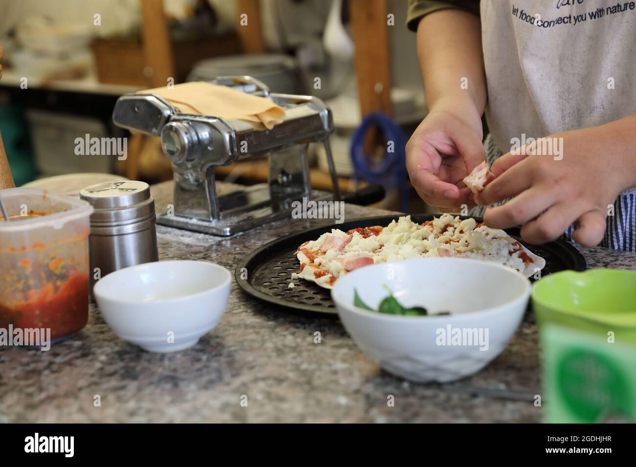 hand of chef making pizza at homemade kitchen Stock Photo - Alamy