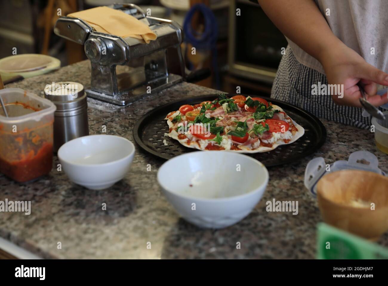 hand of chef making pizza at homemade kitchen Stock Photo - Alamy