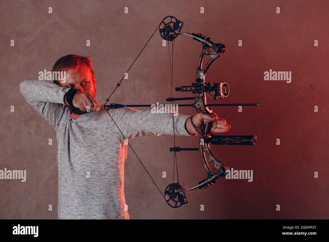 Archer man with modern block sport bow and arrow Stock Photo - Alamy