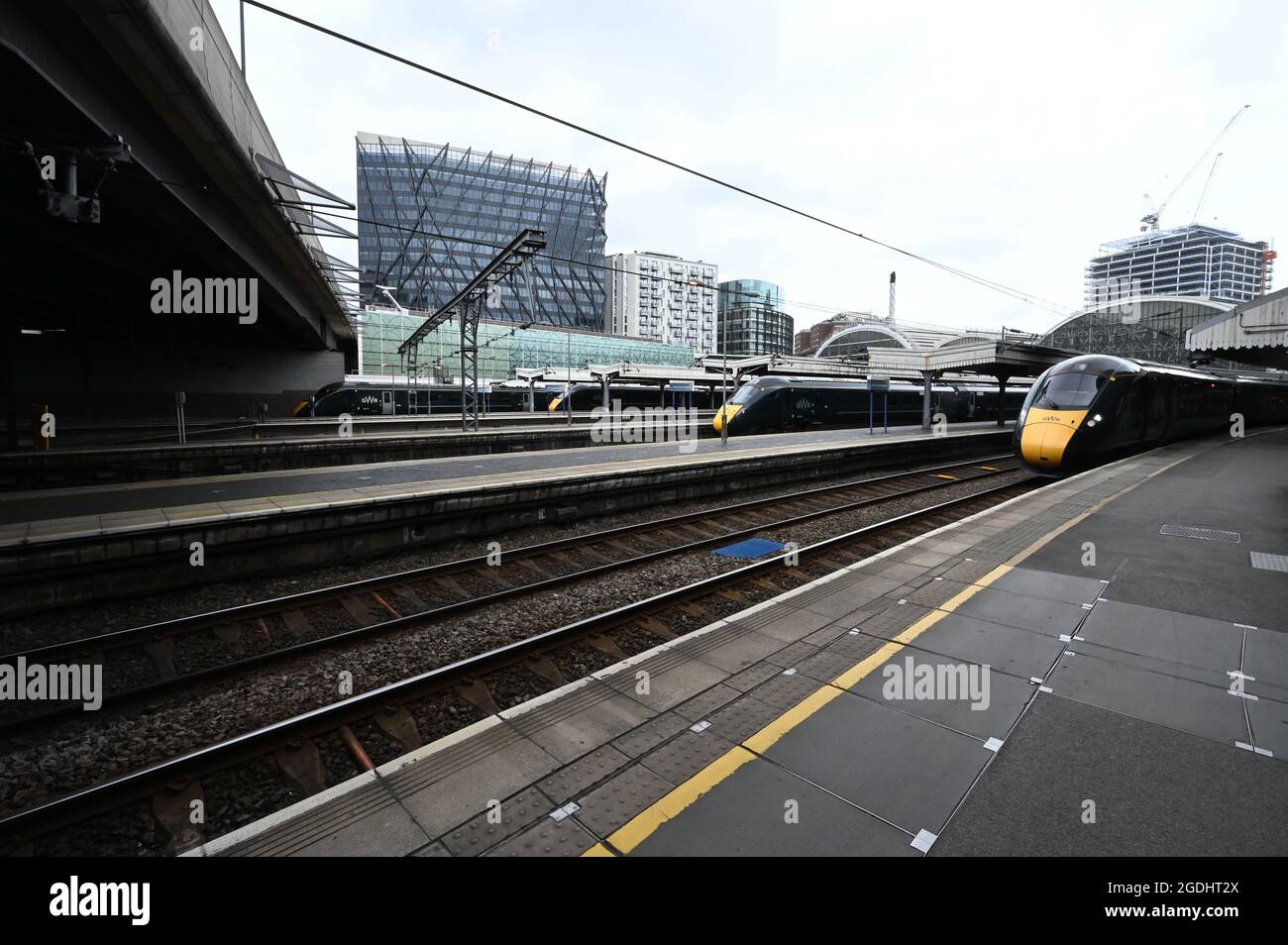Hitachi class 800 locomotives at Paddington station Stock Photo - Alamy