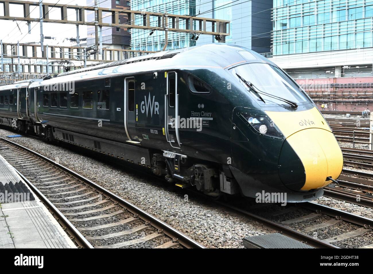 Hitachi class 800 locomotives at Paddington station Stock Photo - Alamy