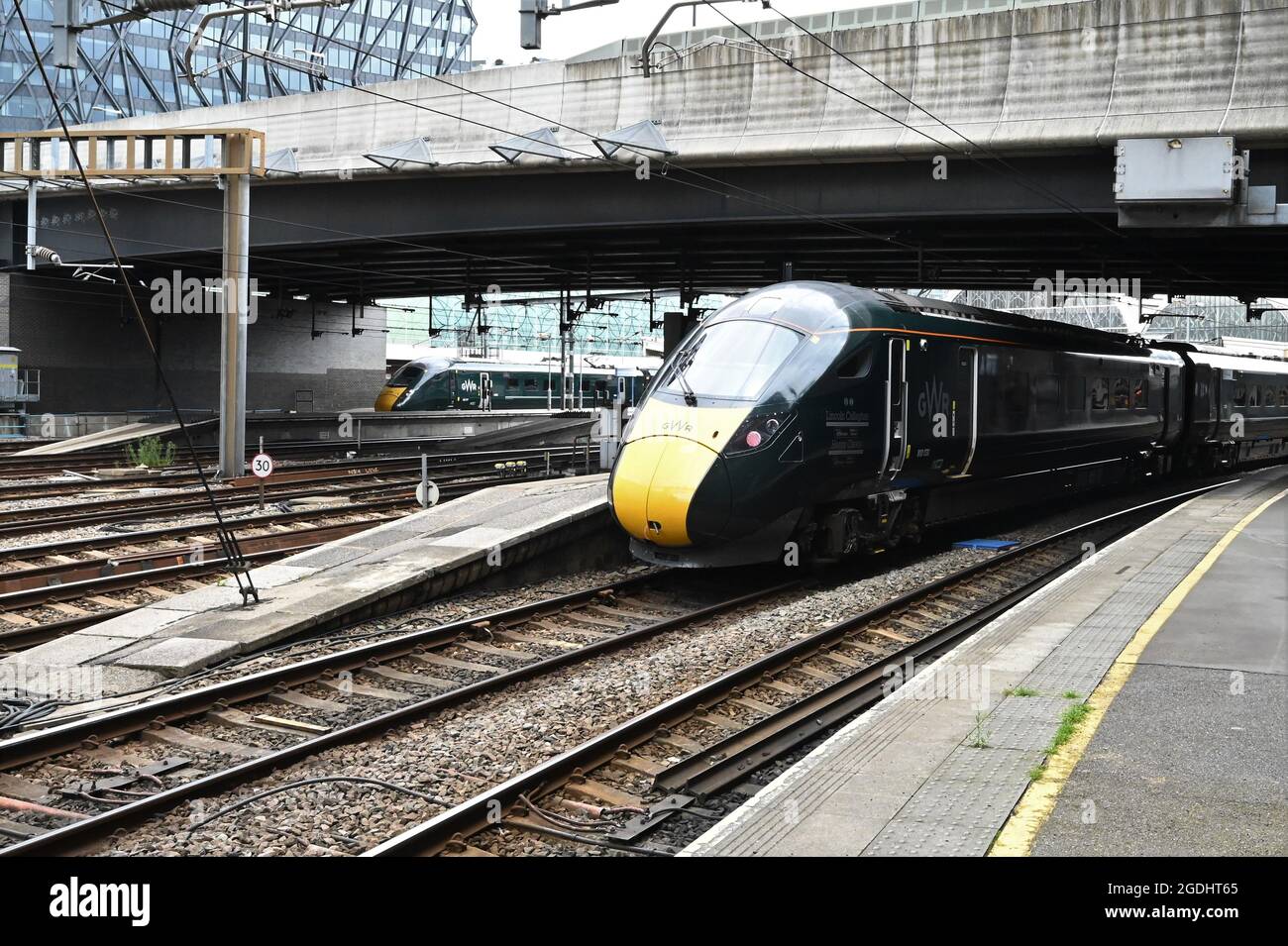 Hitachi class 800 locomotives at Paddington station Stock Photo - Alamy