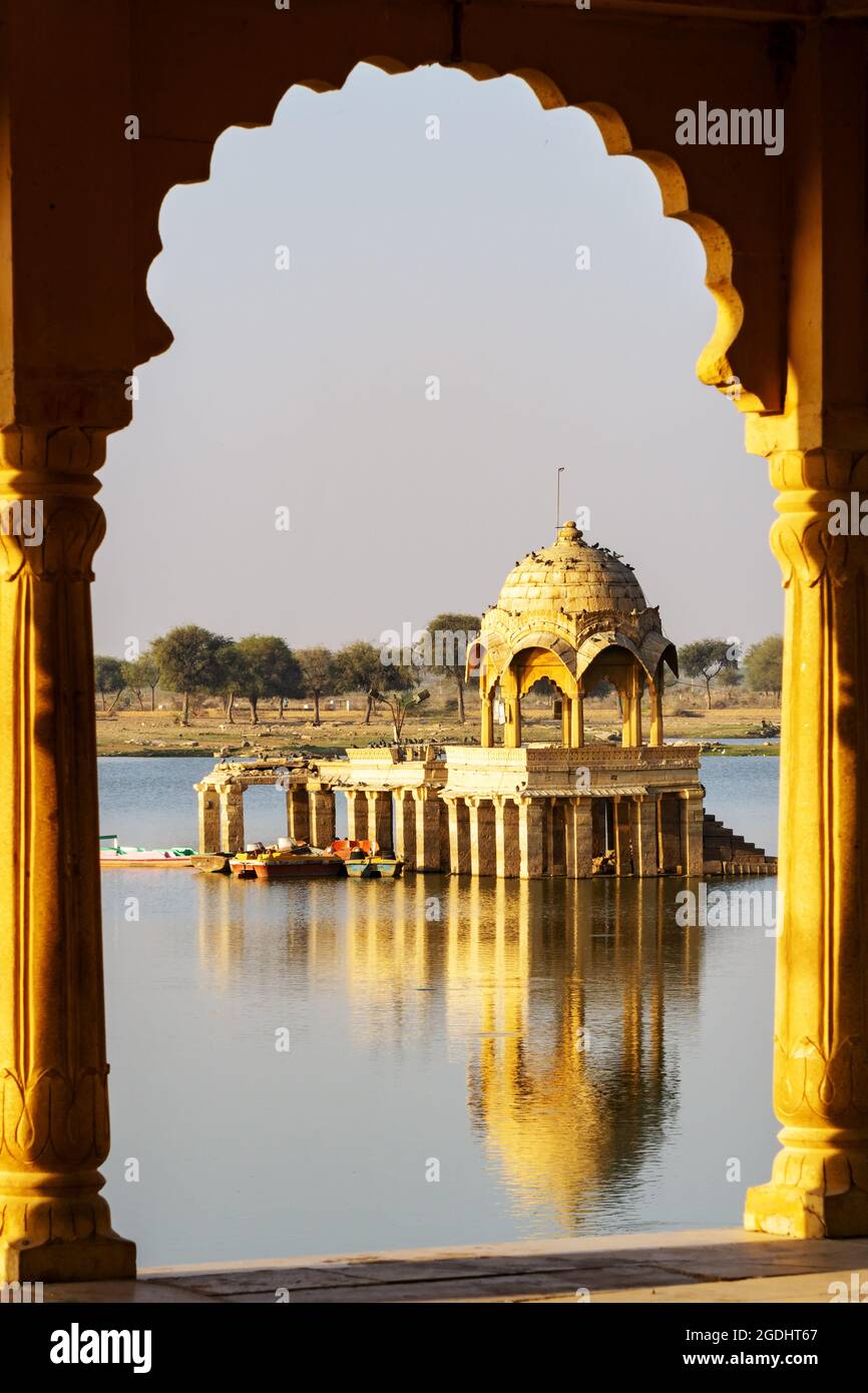 Gadi Sagar Temple on Gadisar Lake Jaisalmer Rajasthan Stock Photo - Alamy
