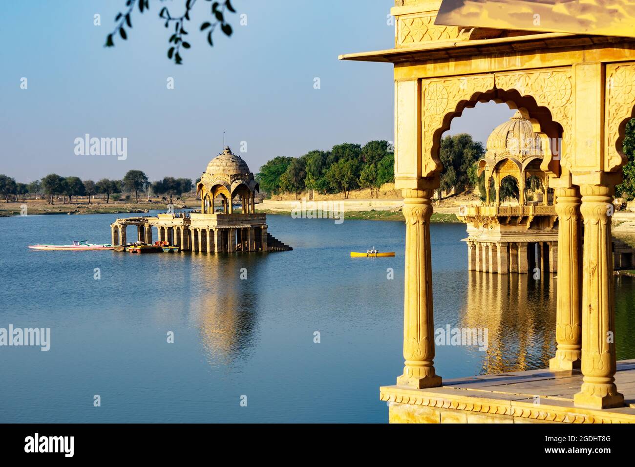 Gadi Sagar Temple on Gadisar Lake Jaisalmer Rajasthan Stock Photo - Alamy
