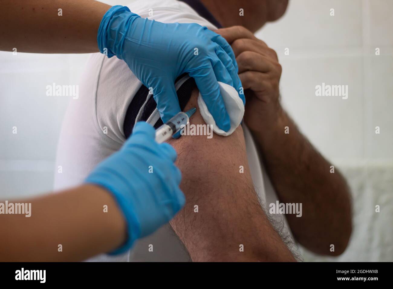 Nurse syringe hi-res stock photography and images - Alamy