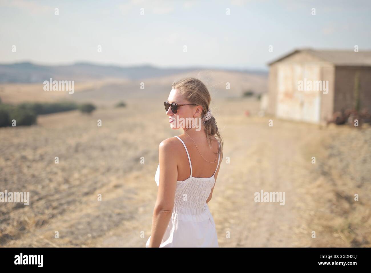 Beautiful young woman country hi-res stock photography and images - Alamy
