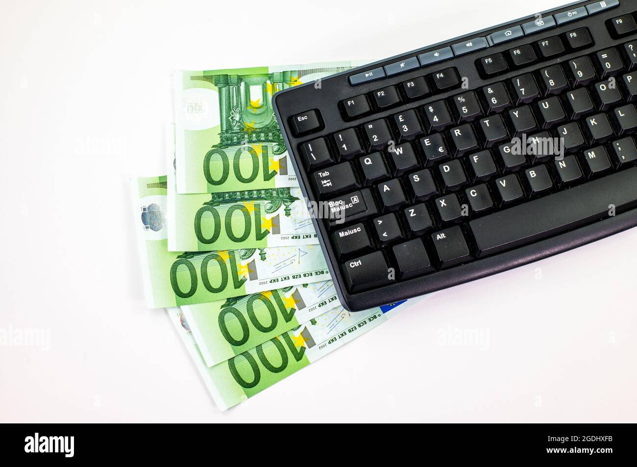 100 dollar euro banknotes hi-res stock photography and images - Alamy