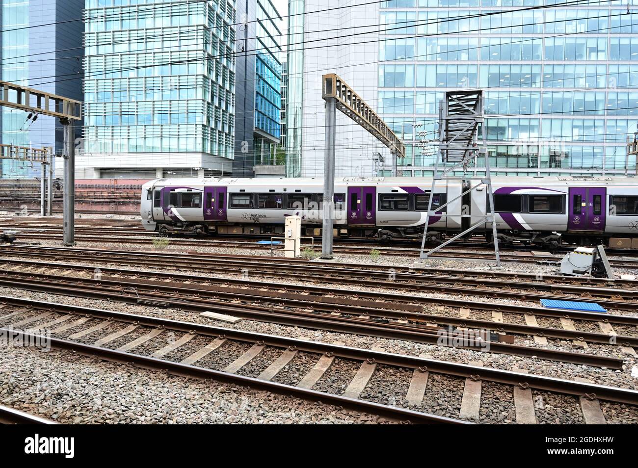 Hitachi class 800 locomotives at Paddington station Stock Photo - Alamy