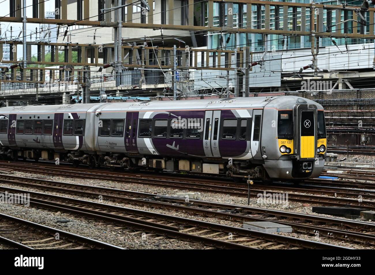 Hitachi class 800 locomotives at Paddington station Stock Photo - Alamy