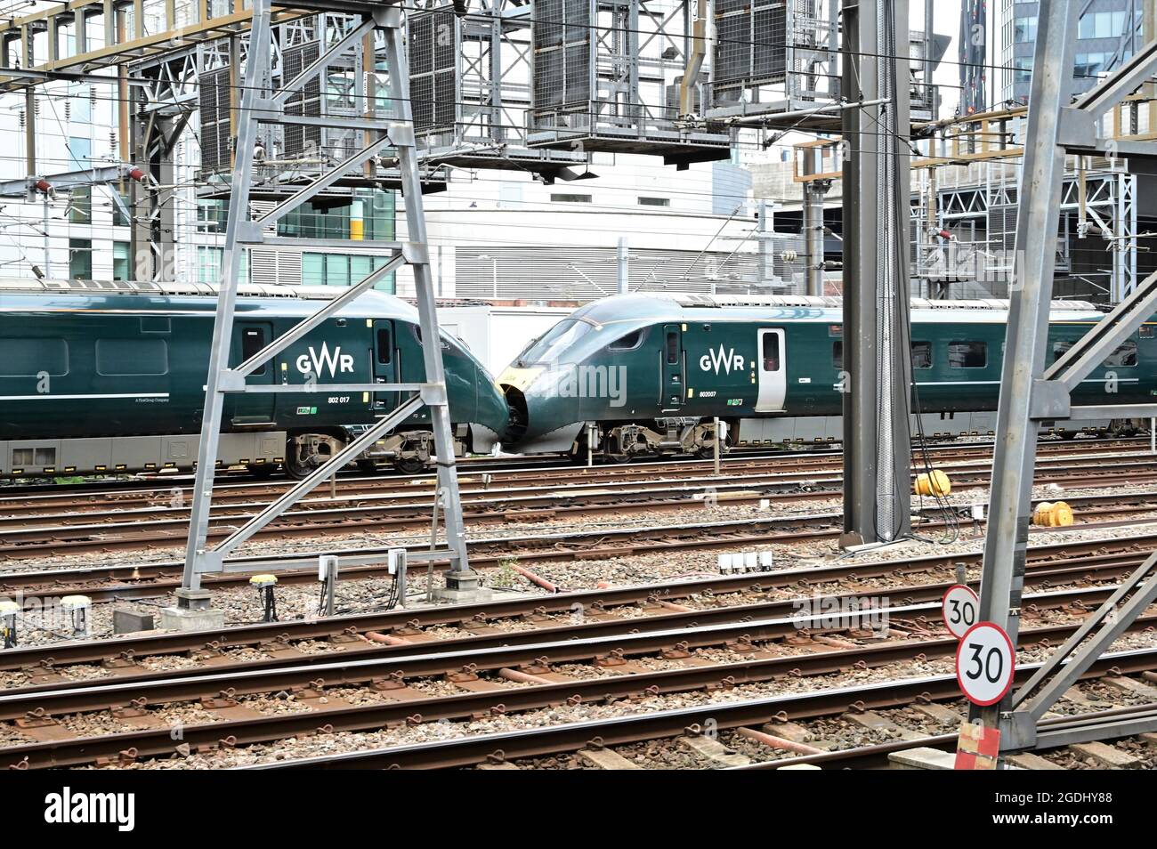Hitachi class 800 locomotives at Paddington station Stock Photo - Alamy