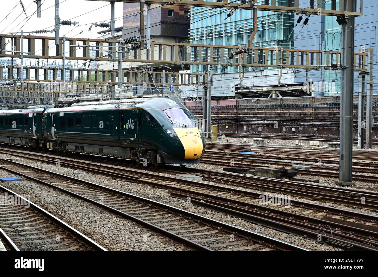 Hitachi class 800 locomotives at Paddington station Stock Photo - Alamy