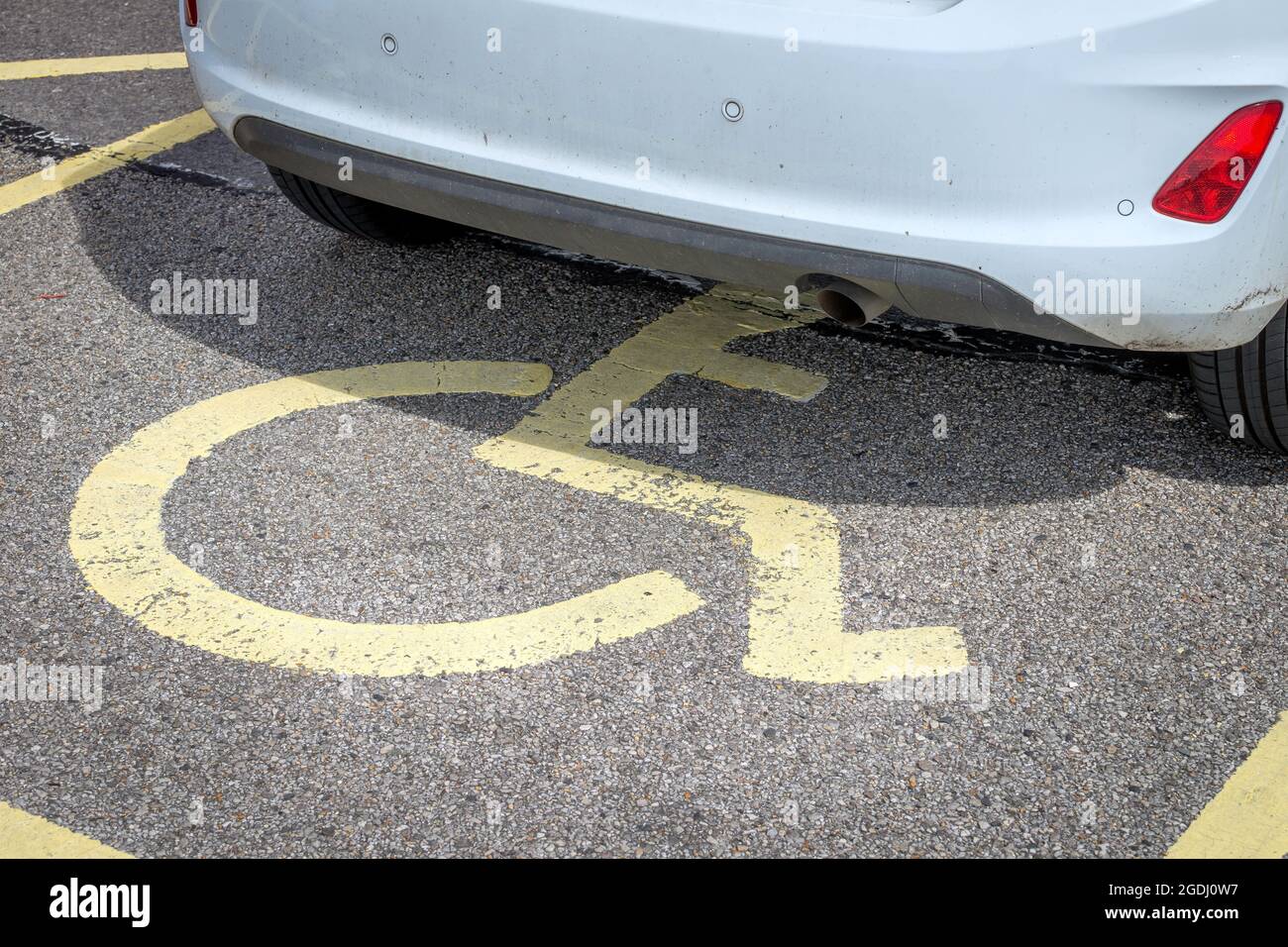 Car on the disabled parking permit Stock Photo - Alamy