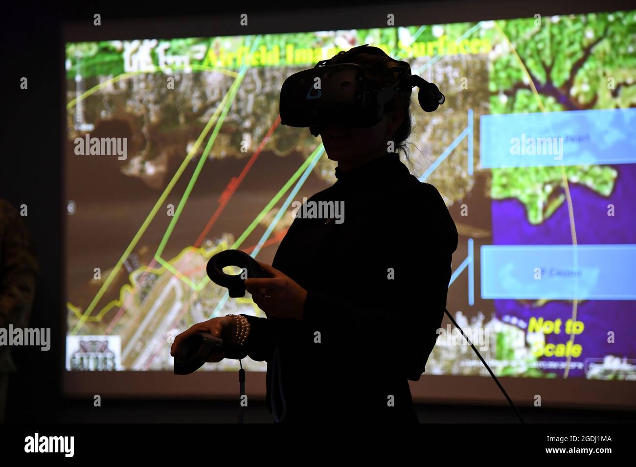 Leslie Robertson, D'Iberville project coordinator, participates in an ...