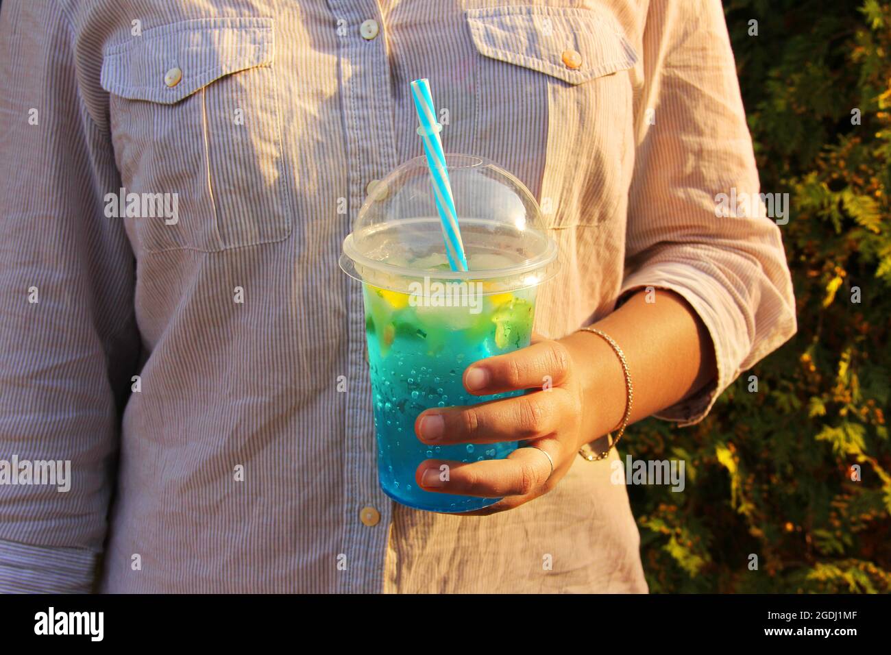 Cocktail in a girl's hand. Juicy drink in the hand Stock Photo - Alamy