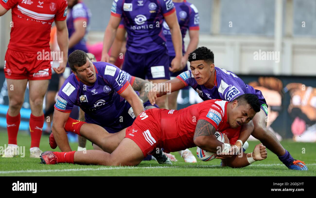 Hull Kr's Albert Vete scores the opening try during the Betfred Super ...