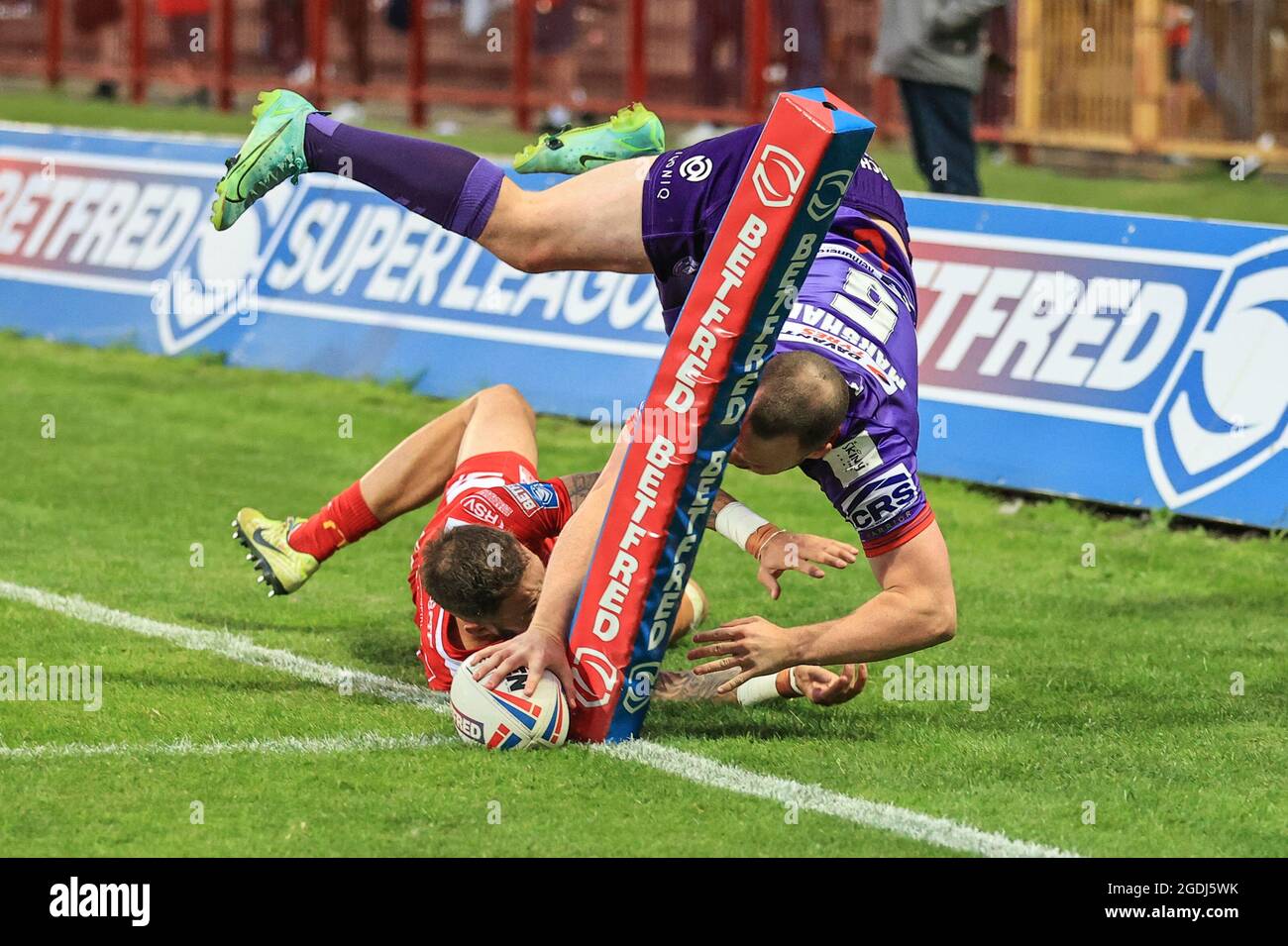 Liam Marshall (5) of Wigan Warriors goes over for a try in the corner ...
