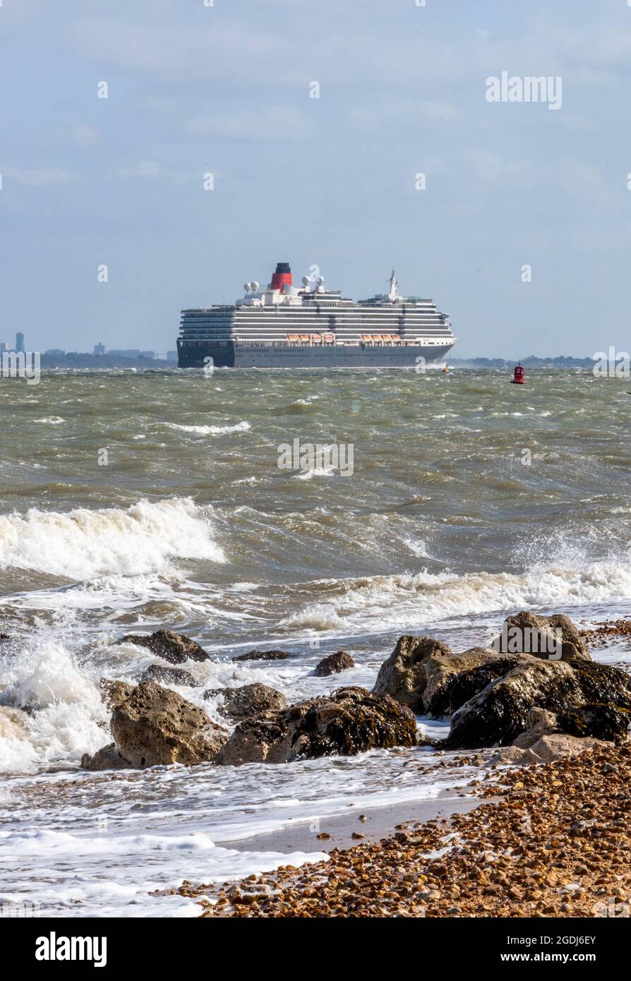 Cruise ship explorers hi-res stock photography and images - Alamy