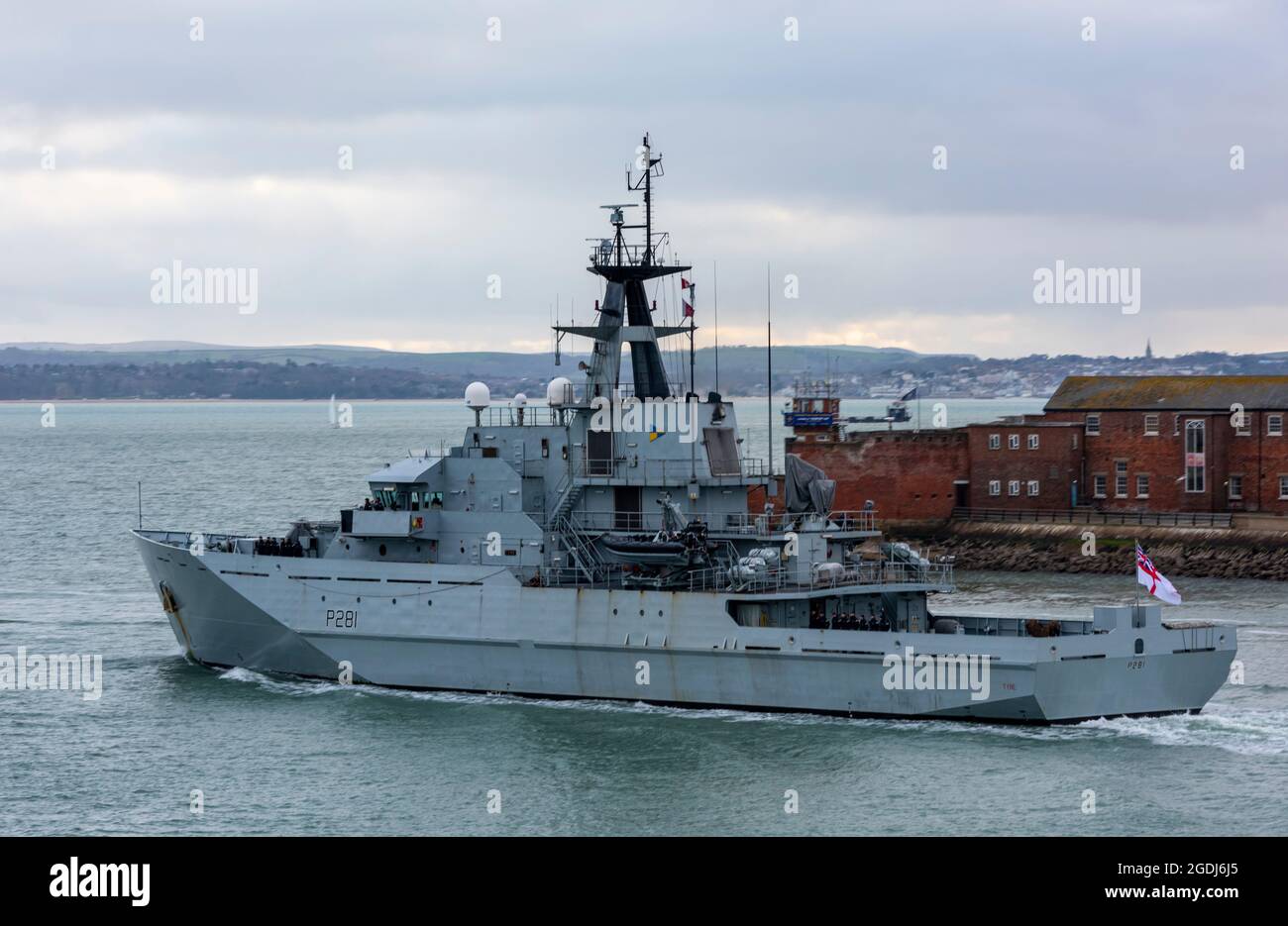 royal naval patrol vessel HMS Tyne leaving portsmouth for anti ...