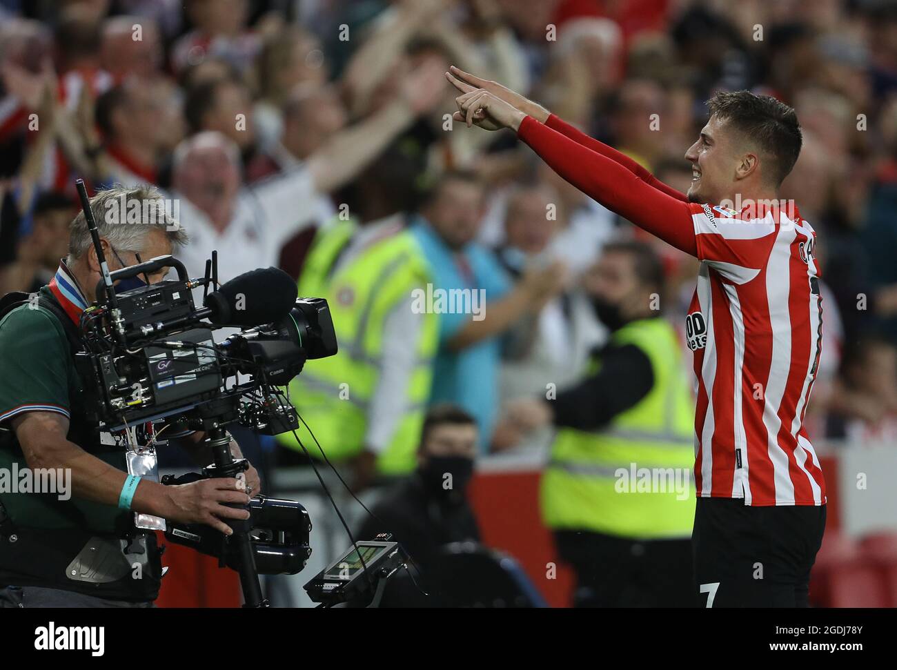 Canos celebrates brentford 2022 hi-res stock photography and images - Alamy