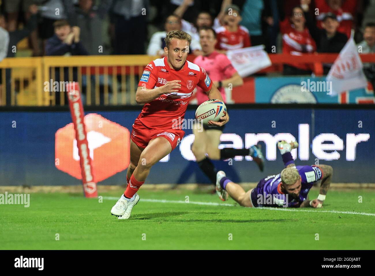 Jez Litten (14) of Hull KR goes over for a try Stock Photo - Alamy