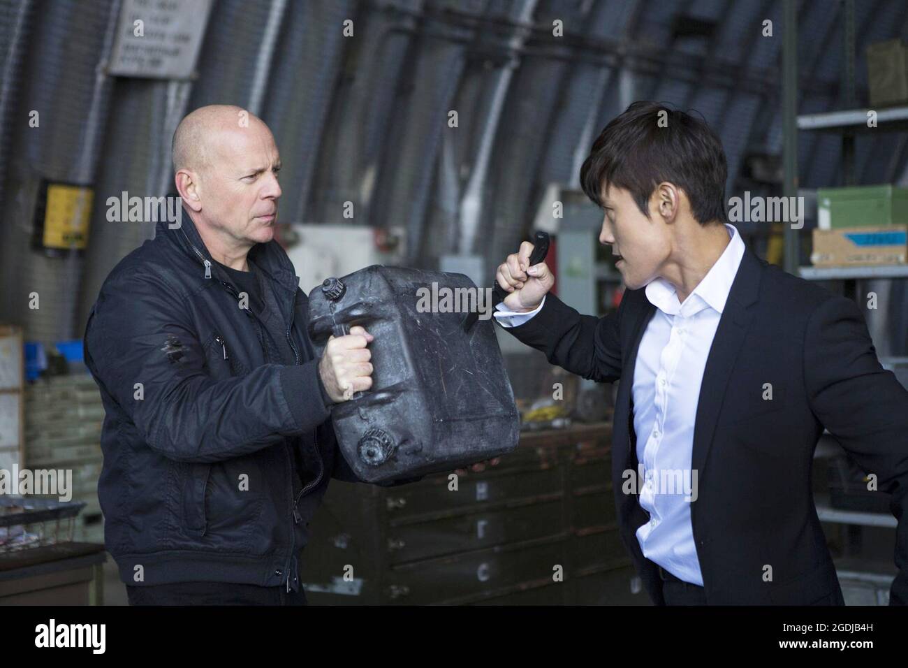 Los Angeles, CA, USA. Bruce Willis and Hun Lee in the ©Summit ...