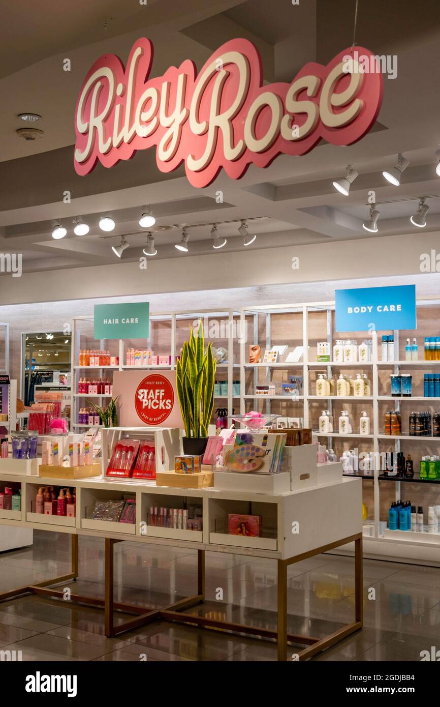 Forever 21 Times Square is a fast forward clothing store for young ...