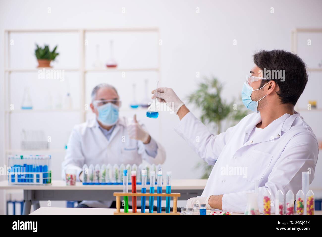 Two chemists in drugs synthesis concept at the lab Stock Photo - Alamy