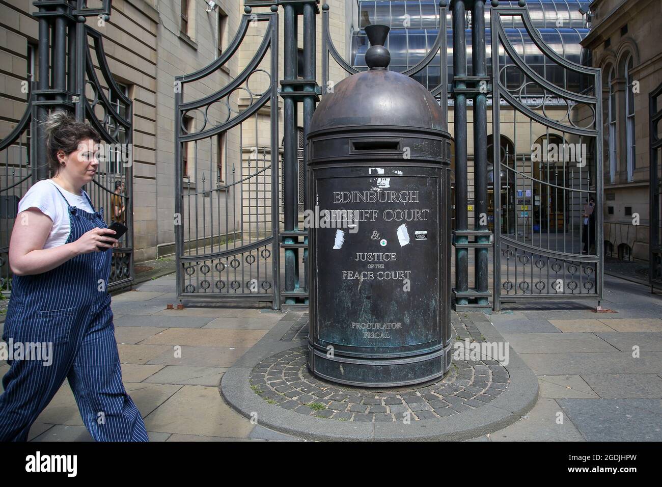 Edinburgh sheriff court hi-res stock photography and images - Alamy