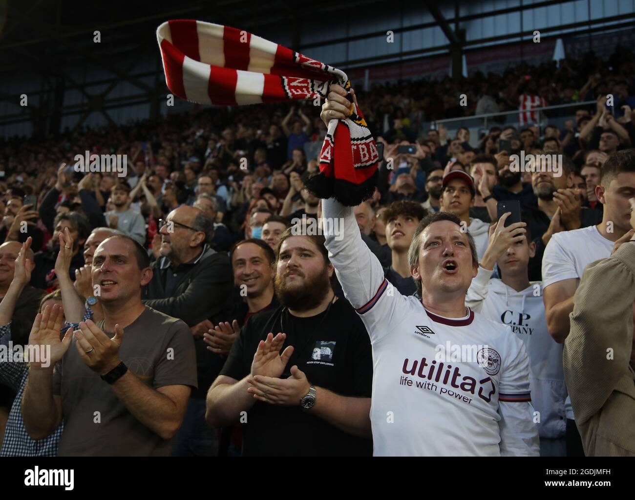 Brentford fans hi-res stock photography and images - Alamy
