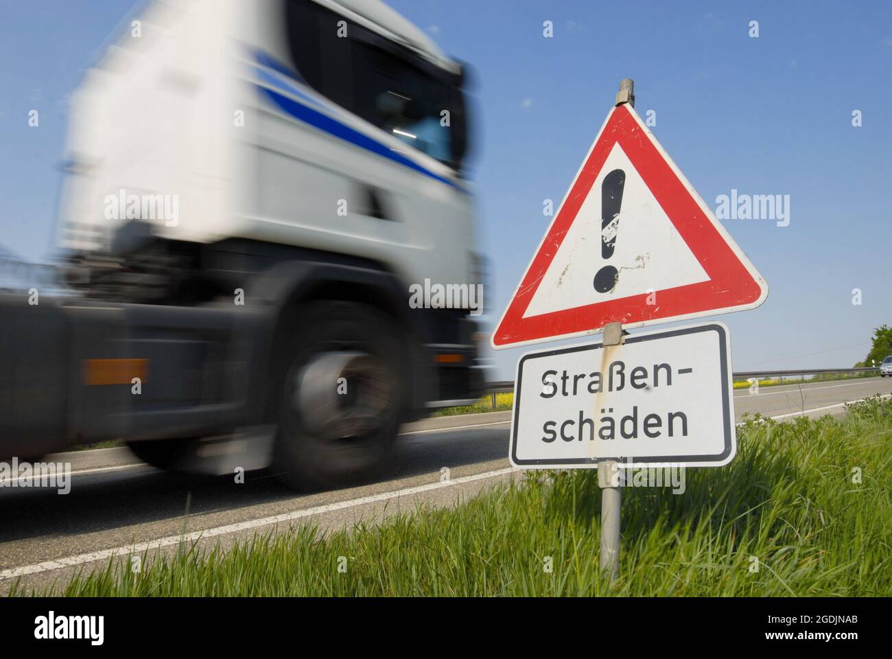 Road damage hi-res stock photography and images - Alamy