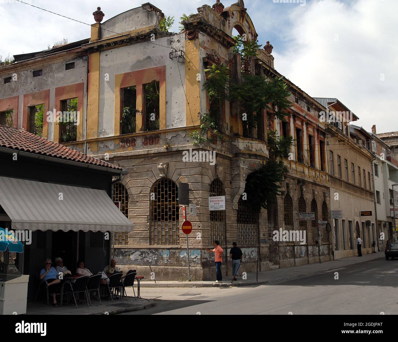 BOSNIA AND HERZEGOVINIA MAY 2006 THE THEATRE IN MOSTAR A LEGACY OF THE ...