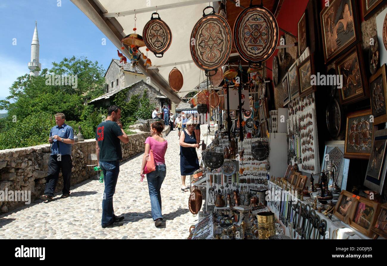 BOSNIA AND HERZEGOVINA MAY 2006 SOUVENIR SHOPS AT MOSTAR. PIC MIKE ...