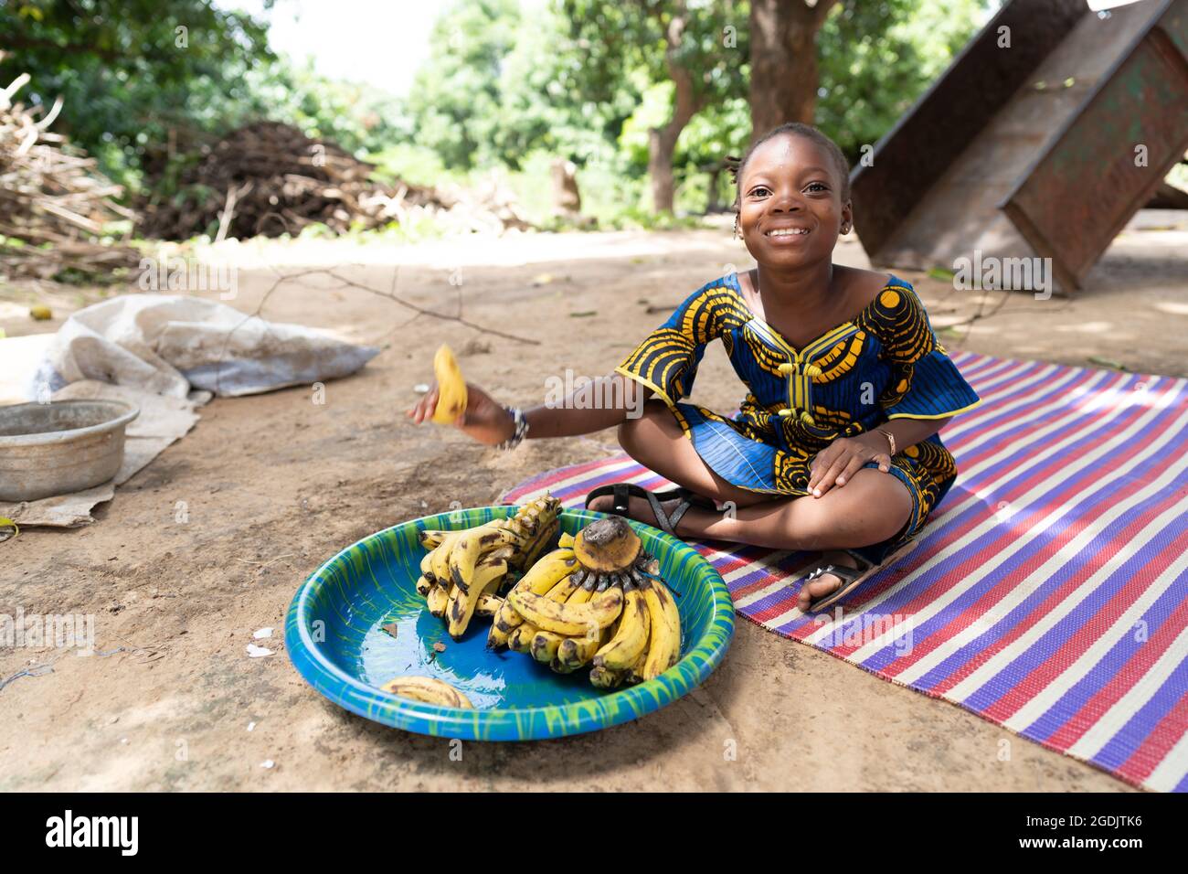 Child vendor africa hi-res stock photography and images - Alamy