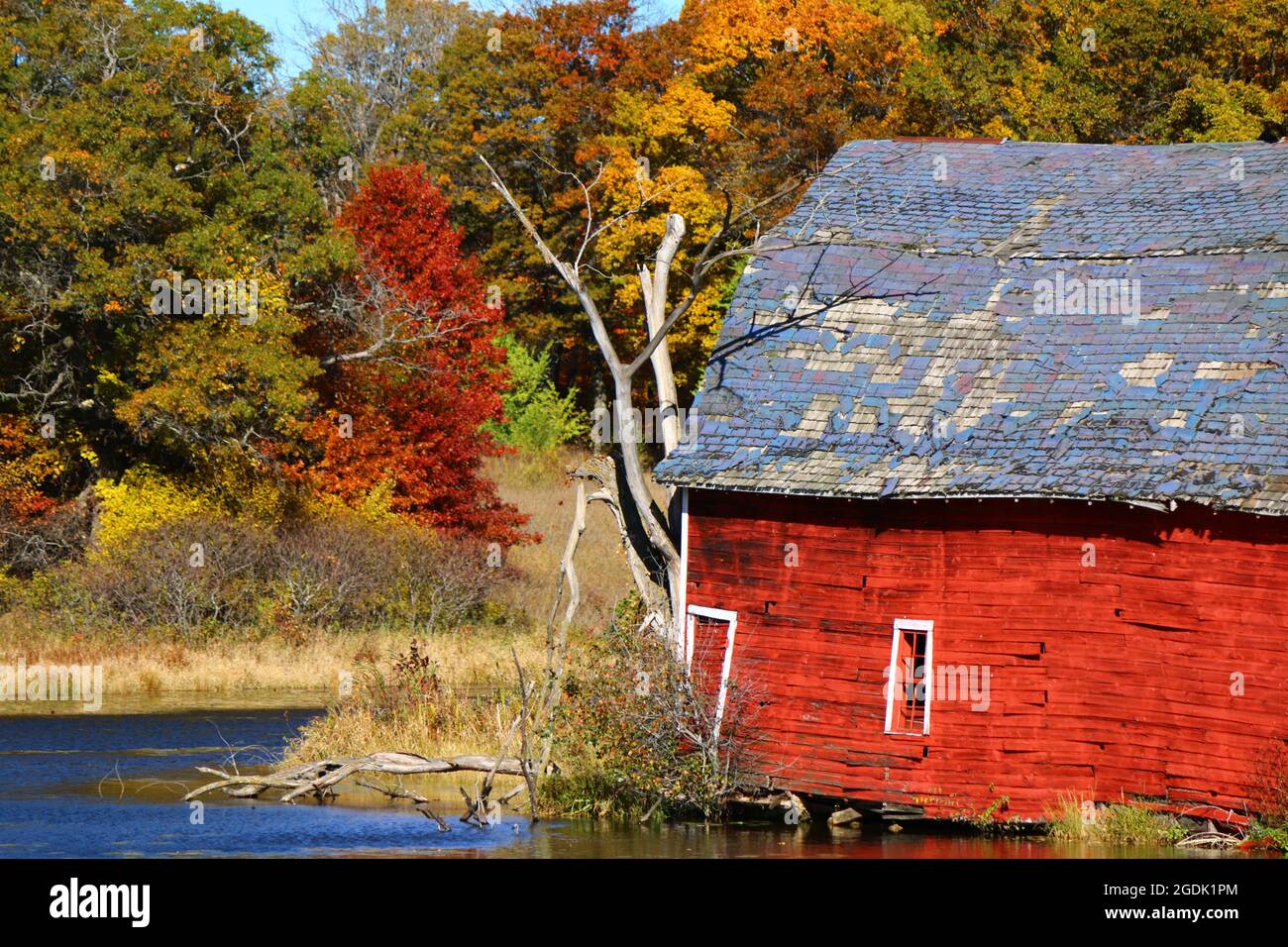 Rustic red barn Stock Photo - Alamy