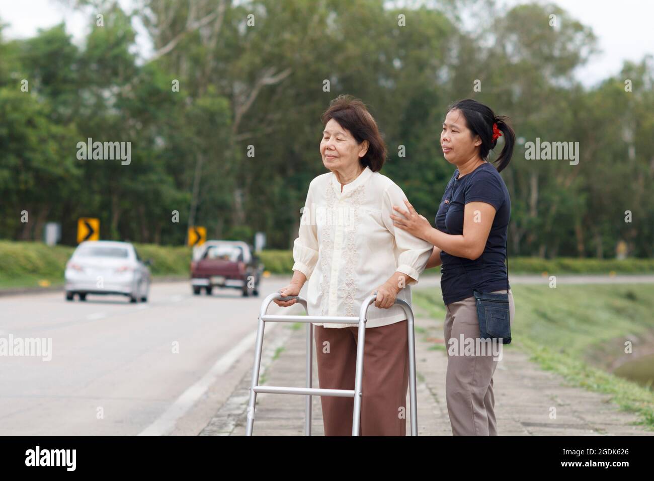 senior woman using a walker cross street Stock Photo - Alamy