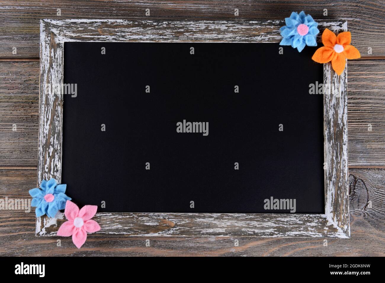 Vintage sign board on wooden background Stock Photo - Alamy