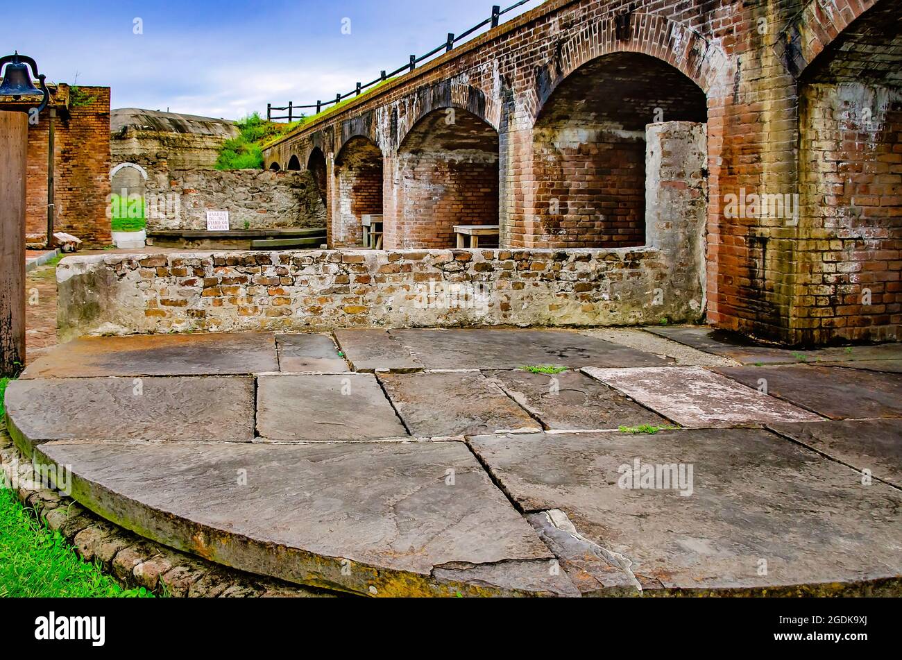 Underground courtyard hi-res stock photography and images - Alamy