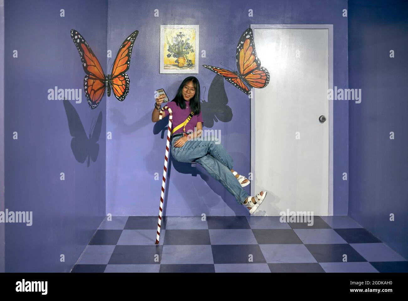 Trick art with person floating mid air at the Parody of Art Pattaya ...